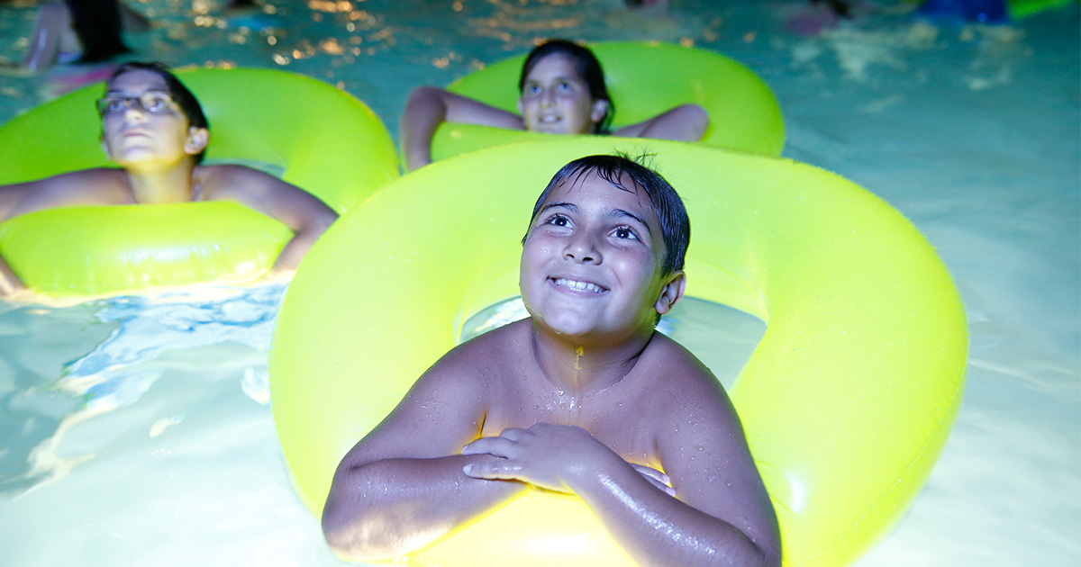 Make a Splash with Poolside Movies at Universal Orlando Hotels