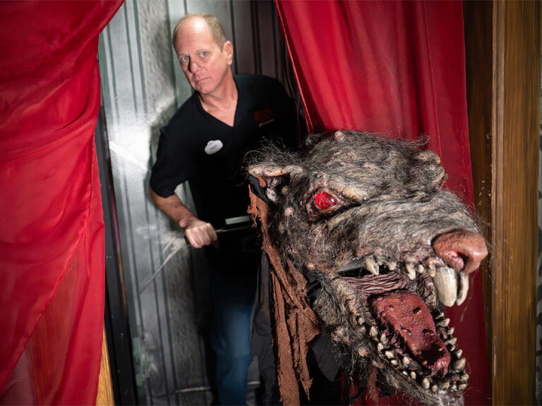 Behind-the-Screams | Dolls House at HHN 2025
