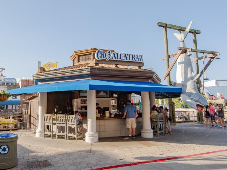 Complete Guide to Universal Studios Florida: Rides, Eats & Tips